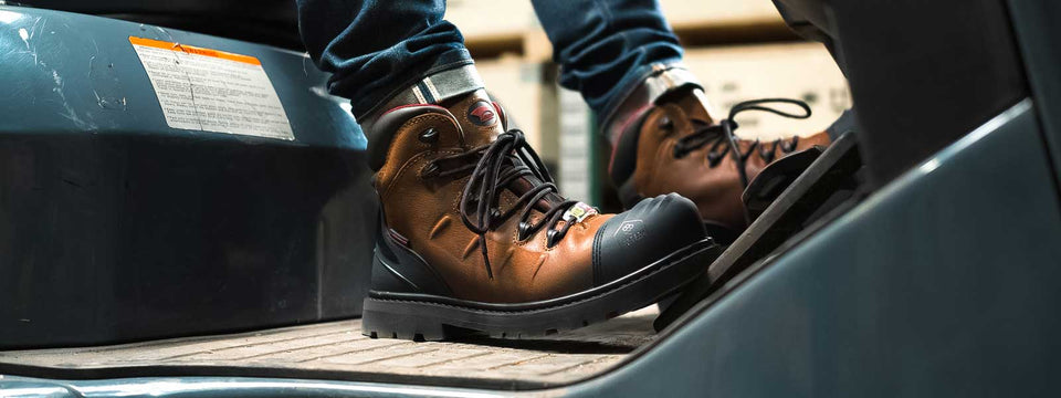 Large Size Work Shoes & Boots at 2BigFeet